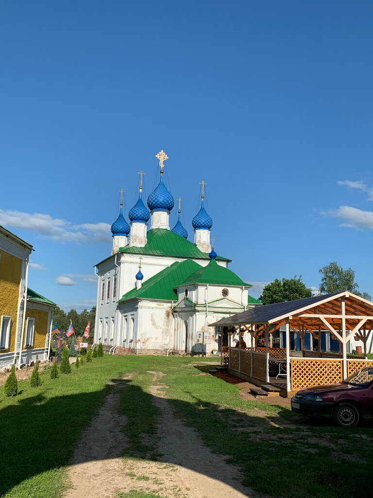 Ortodoks kiliseleri Church of the All-Merciful Savior on Vasilyevsky cemetery, Yaroslavskaya oblastı, foto