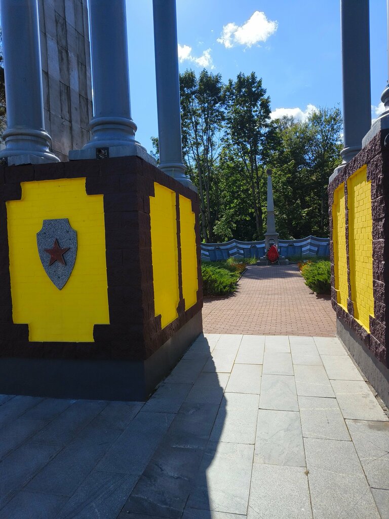 Anıt, heykel Братская могила, Bobruisk, foto