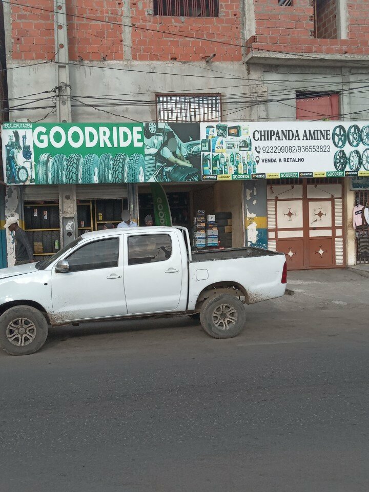 Jant ve lastikçiler Chipanda amine, Loanda, foto