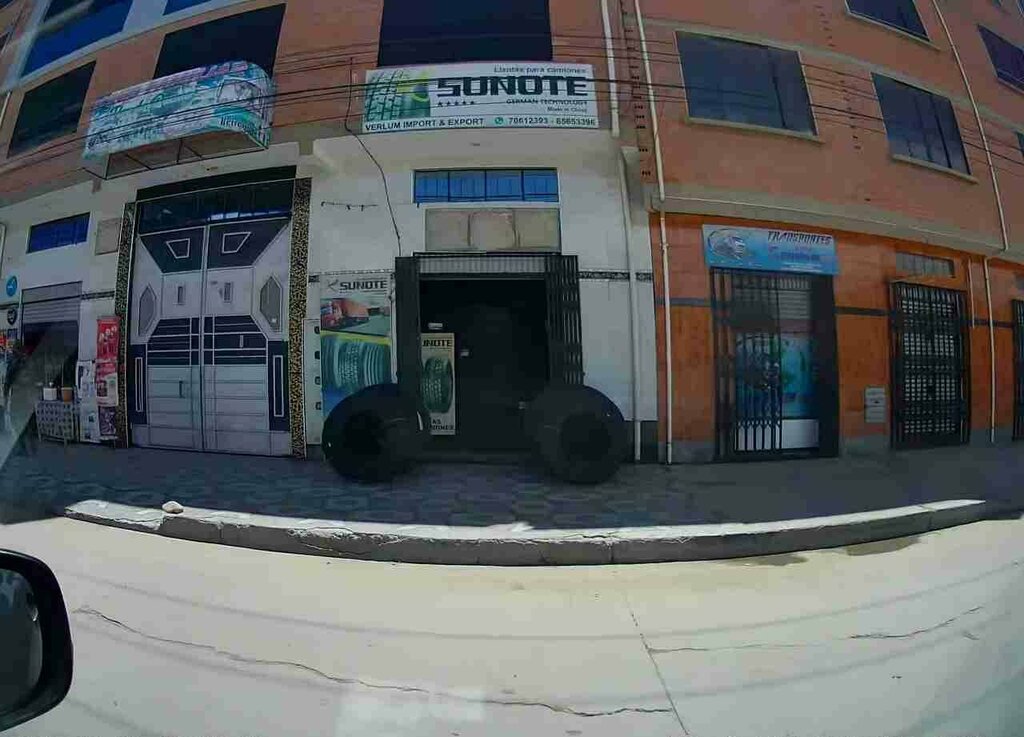 Mini-market Verlum - Llantas Sunote, El Alto, foto