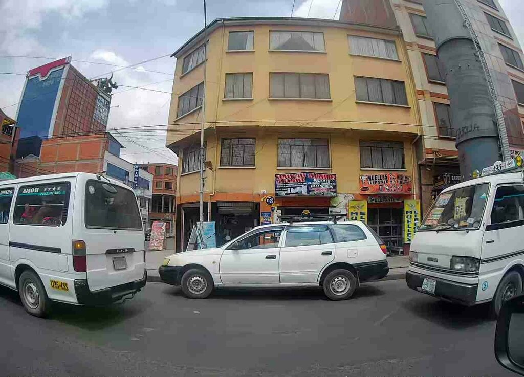 Motosiklet yedek parçaları Elephant Piers, El Alto, foto