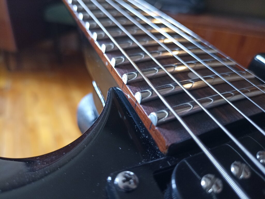 Müzik enstrumanların tamiri Colddive Guitars, Saint‑Petersburg, foto