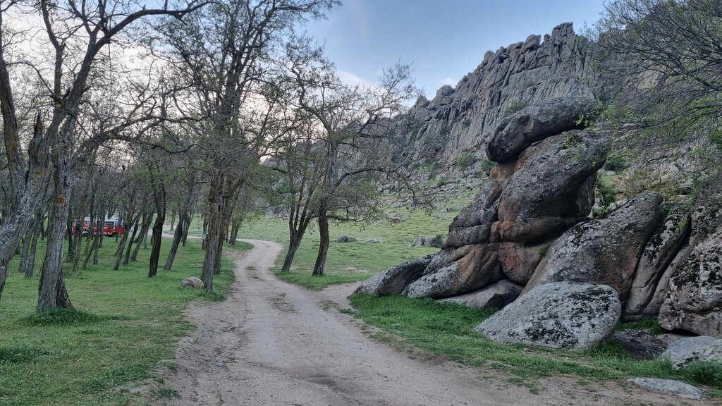 Kamp alanları Karakayalar Tırmanış Bahçesi ve Kamp Alanı, Sivrihisar, foto