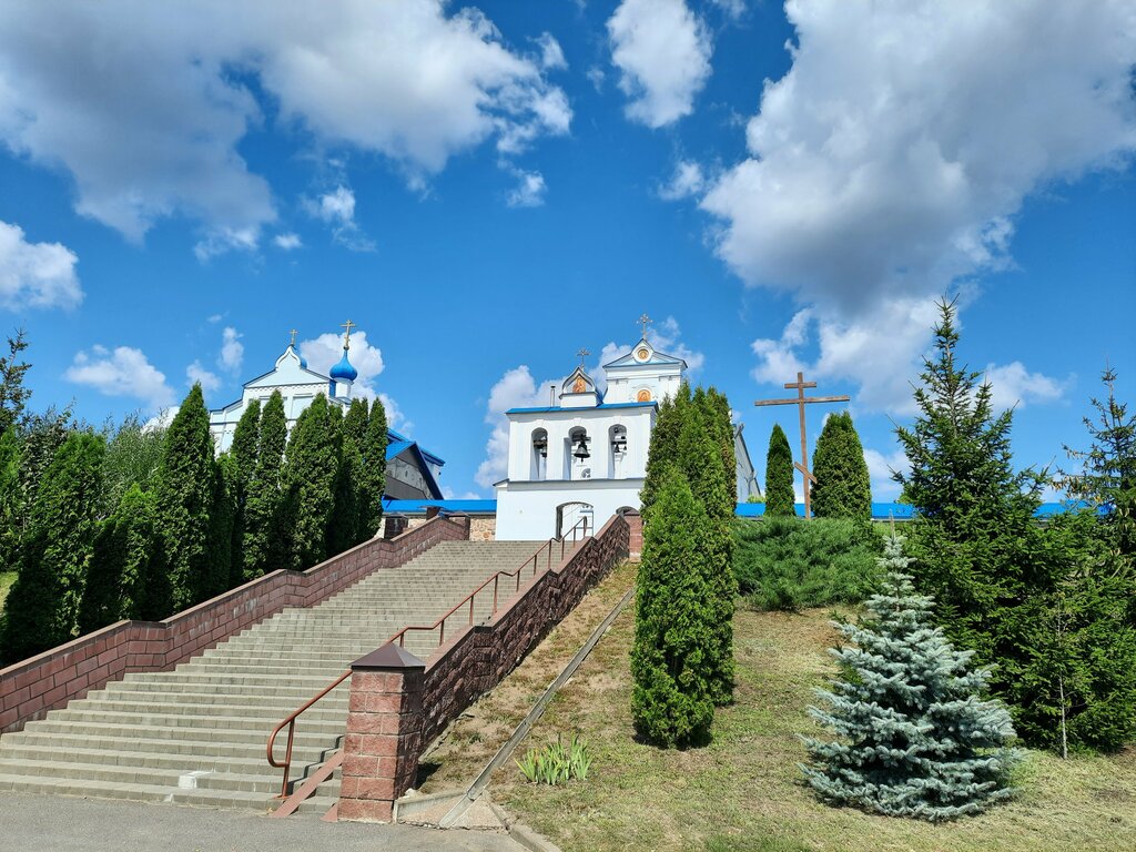 Turistik yerler Брама-колокольня и ворота, Stolbtsy, foto