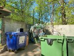 Пункт приема пластика (Saint Petersburg, Vyborgskiy District, munitsipalny okrug Svetlanovskoye, territoriya Lesnoy), ayrı çöp toplama noktası  Saint‑Petersburg'dan