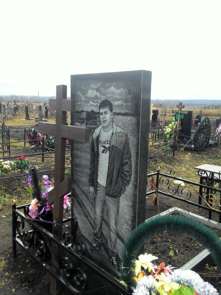 Heykel ve mezarlık taşı üreticileri Обелиск, Ulyanovsk, foto