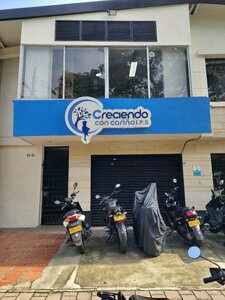 Creciendo con Cariño Ips (Antioquia, Municipio de Medellín, Barrio de Los Conquistadores, Calle 34, 43-66), tıp merkezleri ve klinikler  Medellin'den
