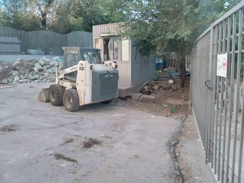 Geçiş noktaları, güvenlik kontrol alanı Pass office, security post, Almatı, foto