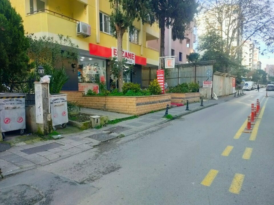 Eczaneler Kozyatağı Gül Eczanesi, İstanbul, foto