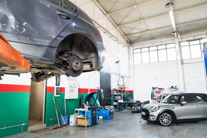 Vroom Autoservice and rental car (Belgrade County, Zemun, Altina, Konstantina Kavafija Street, 21), otomobil servisi  Belgrad'dan
