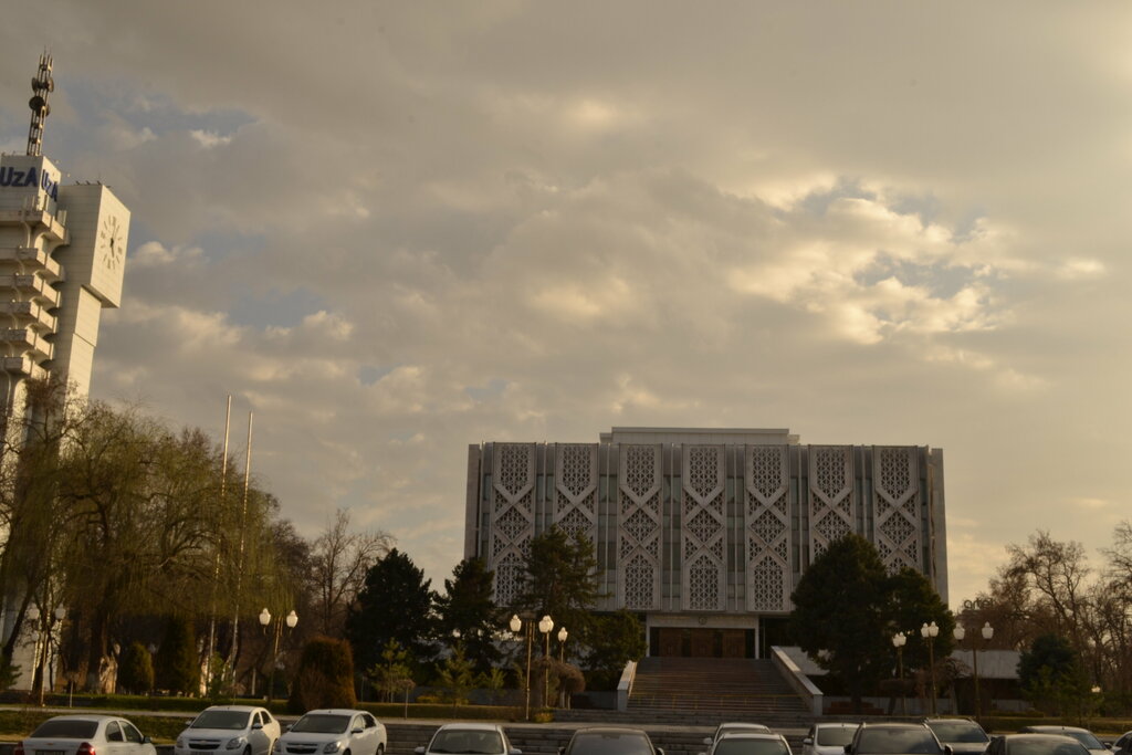 Anıt, heykel Şeref Reşidov, Taşkent, foto