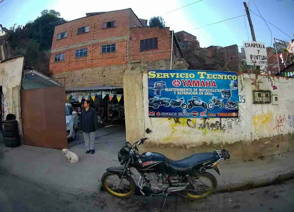 Oto döşeme Technical Service Yamaha, La Paz, foto