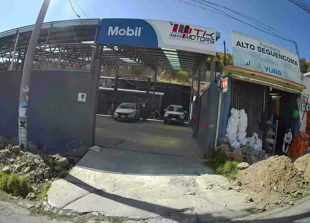 Oto döşeme Btk Motors, La Paz, foto