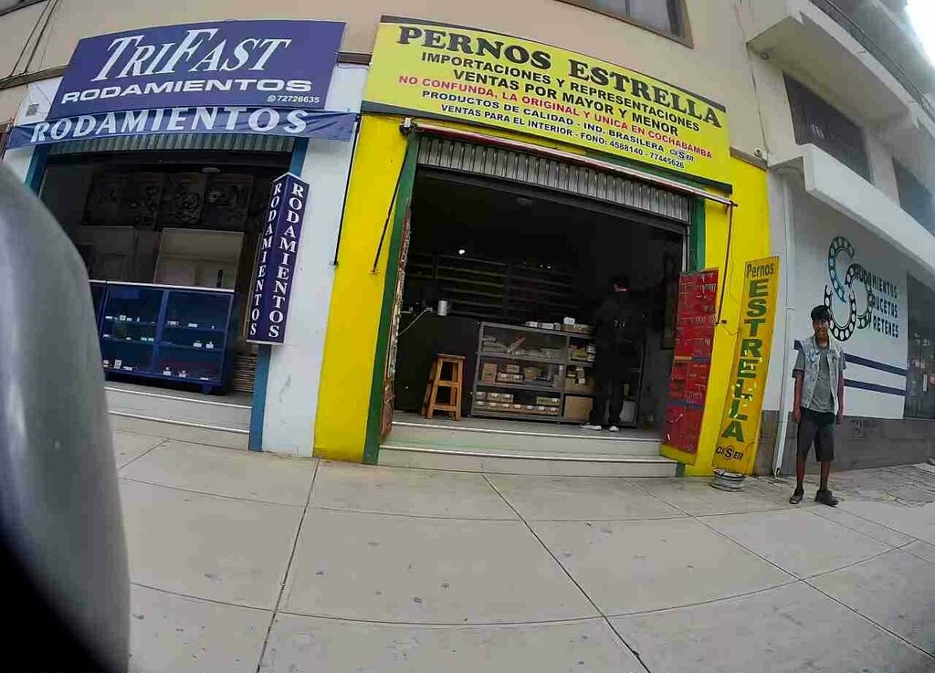 i̇nşaat malzemeleri toptan Pernos Estrella, Cochabamba, foto