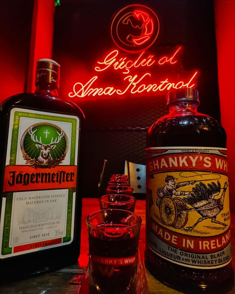 Bar Sıcak Bar, İstanbul, foto