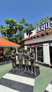 The Beatles Bar (provincia de Matanzas, municipio de Cárdenas, Cárdenas, Varadero, Calle 59), bar  Varadero'dan