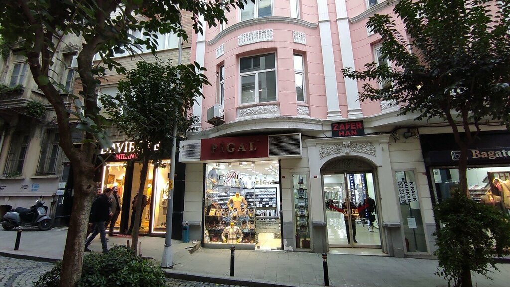Giyim mağazası Pigal Gömlekleri, İstanbul, foto