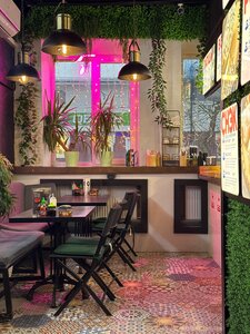 Ded Kho (Sobornaya ulitsa No:7Б), kafe  Gatchina'dan