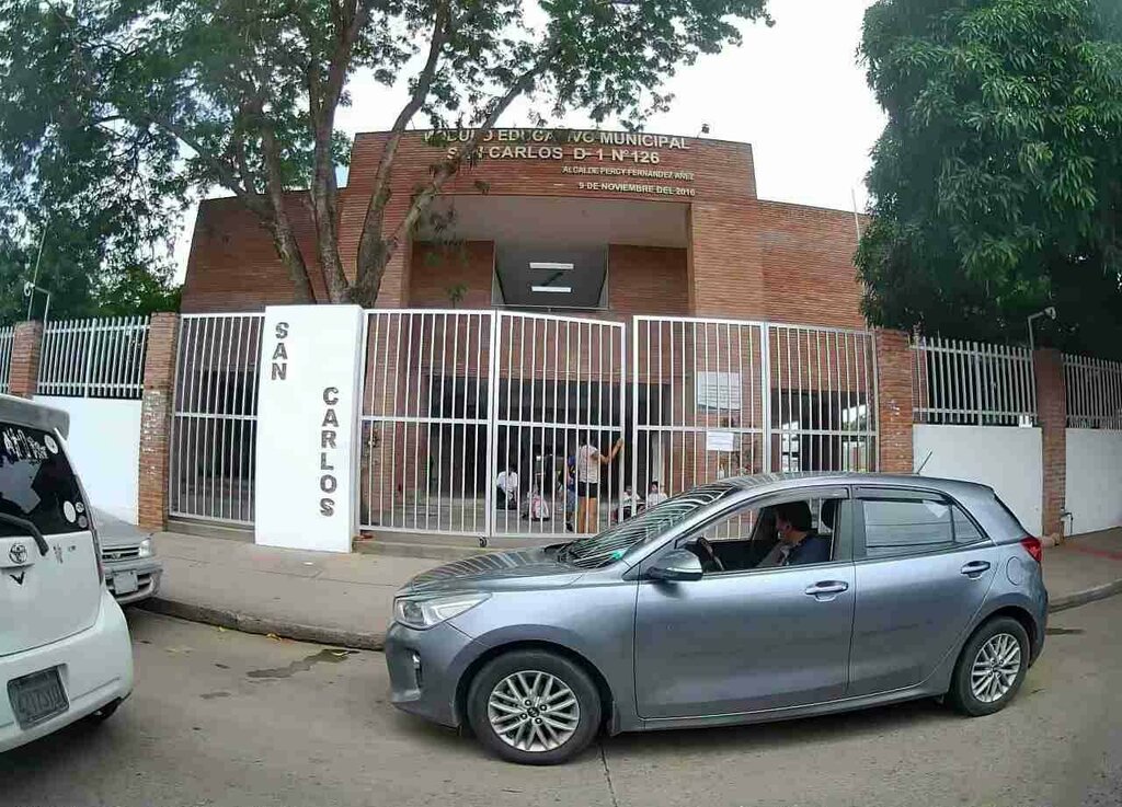 Yüksekokul San Carlos 1 College, Santa‑Krus, foto