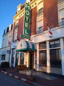 Metropol Hotel (Quai du Rhin No:45, Calais), otel  Calais'den
