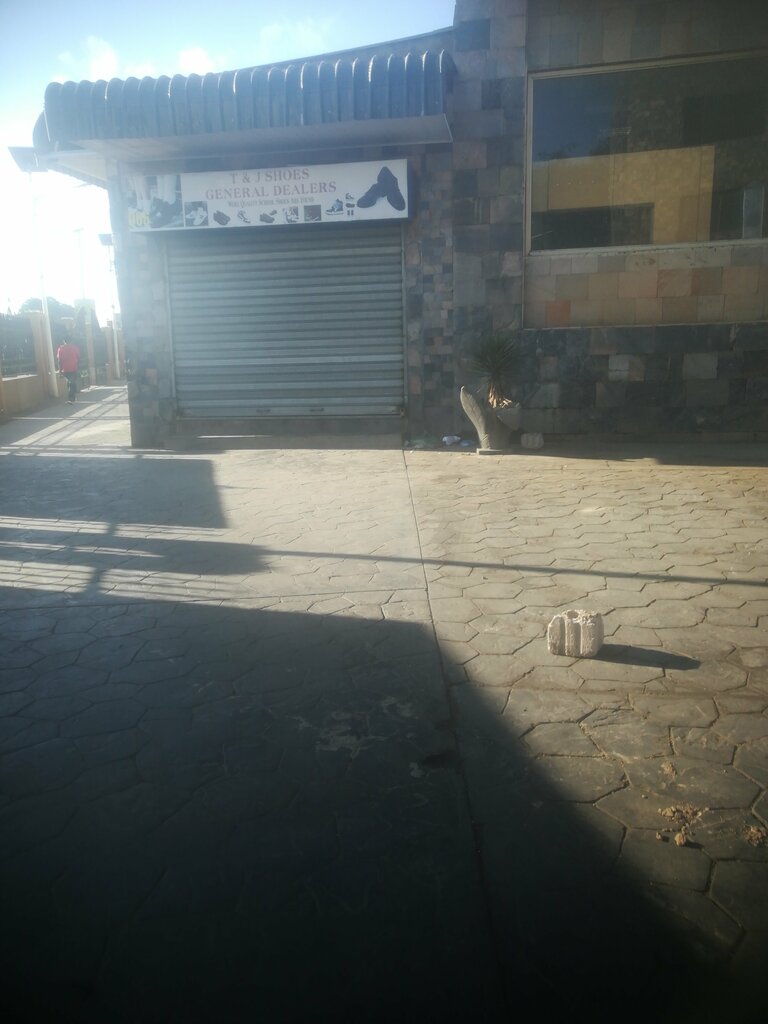 Ayakkabı mağazaları T & J Shoes General Dealers, Lusaka, foto