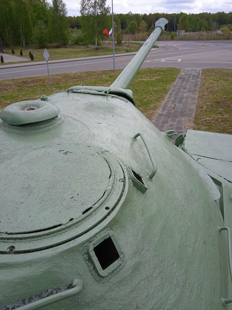 Teknoloji anıtı Танк ИС-3, Krasnoznamensk, foto