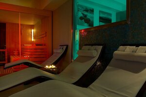 Four Points by Sheraton Catania Hotel & Conference Center (Sicily, Città metropolitana di Catania, Via Antonello da Messina, 45), otel  Katanya'dan