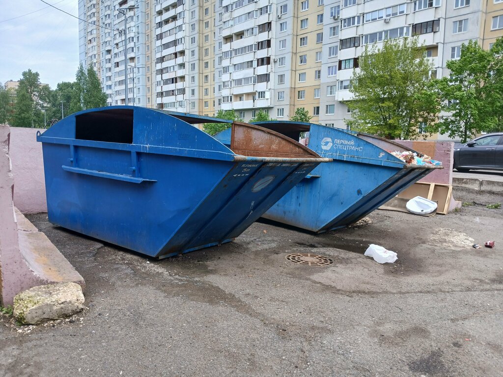 Çöp alanları Trash and garbage disposal area, Saint‑Petersburg, foto