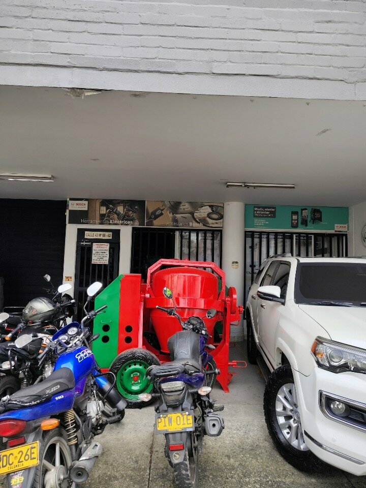 Elektrik ve benzinle çalışan aletler Bosch, Medellin, foto