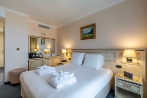Hotel Corsica & SPA Serena (Haute-Corse, Arrondissement de Calvi, Calvi, Route de Pietramaggiore), otel  Calvi'den