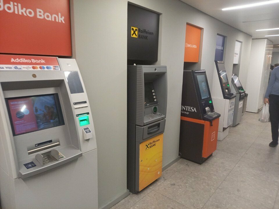 ATM'ler Raiffeisen banka Srbije, ATM, Belgrad, foto
