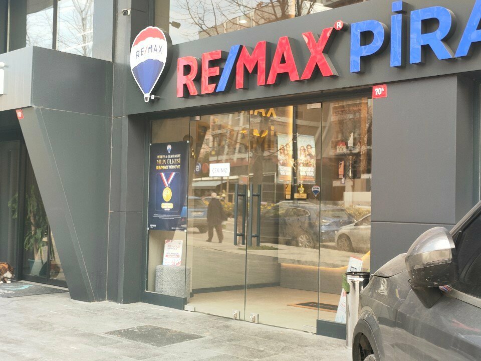 Emlak ofisi Re/Max, İstanbul, foto