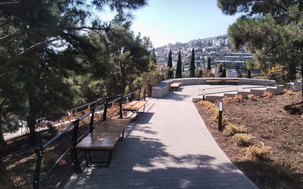 Kültür ve eğlence parkları сквер Памяти жертв депортации, Yalta, foto