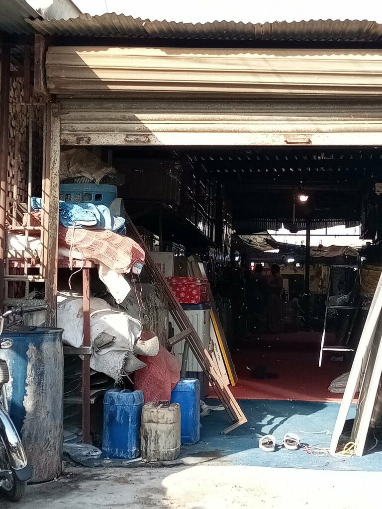 Metal ürün firmaları Zalmi trunk shop, Karaçi, foto