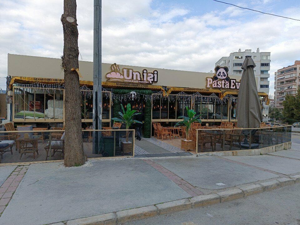 Ekmek fırını Öz Karadeniz Kahvaltı & Fırın, İzmir, foto