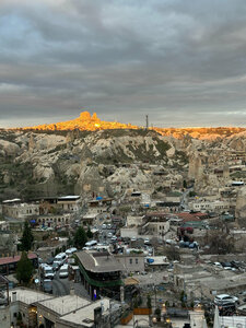 Ürgüp Şahin Tepesi (Nevşehir, Nevşehir - Ürgüp Yolu), dağ zirvesi  Ürgüp'ten