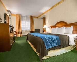 Quality Inn & Suites Dixon near I-88 (State of Illinois, Lee County, Dixon), otel  Dixon'dan