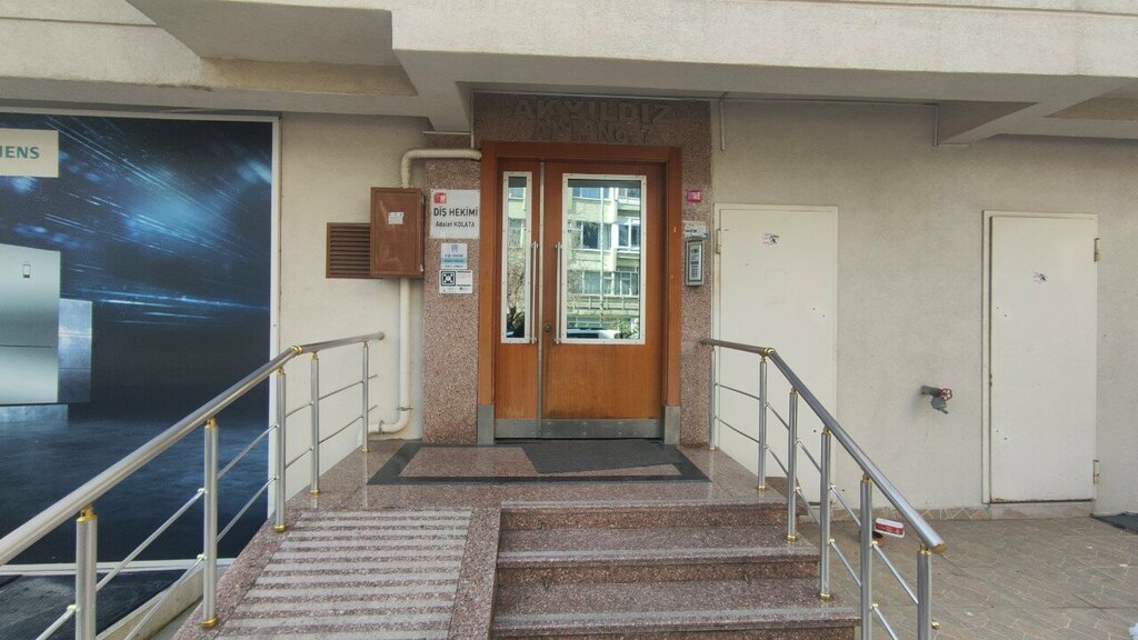 Özel ağız ve diş sağlığı klinikleri ve muayenehaneleri Diş Hekimi Adalet Kolata, İstanbul, foto