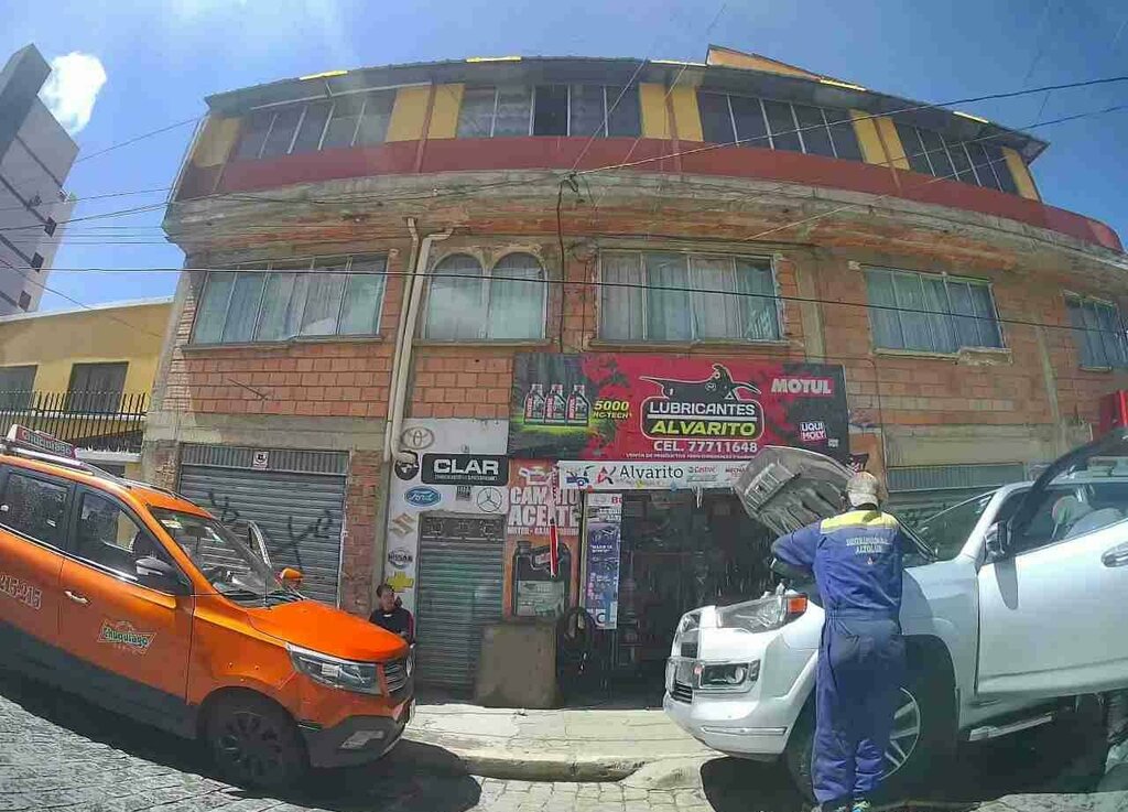Motosiklet yedek parçaları Lubricantes Alvarito, La Paz, foto