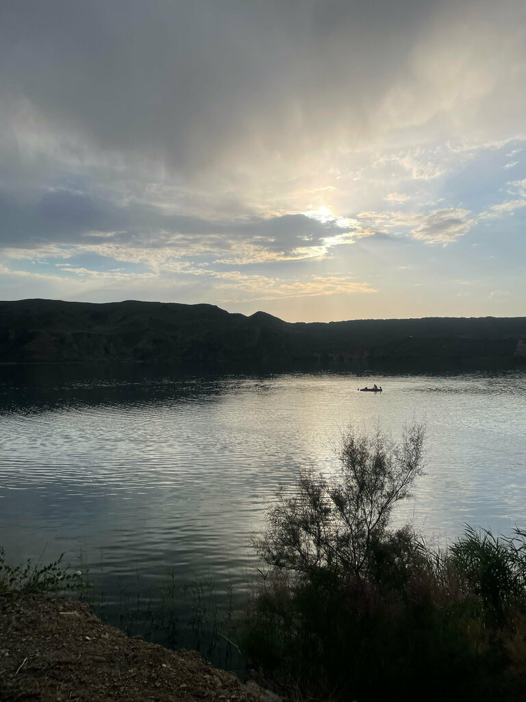 Dağ zirvesi Гора Уруп 3232 м, Karaçay‑Çerkez Cumhuriyeti, foto