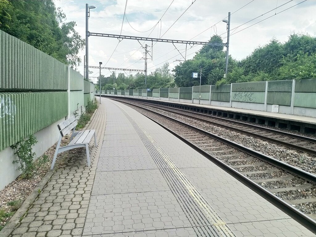 Tren istasyonu Mirosovice u Prahy, Orta Bohemya Bölgesi, foto