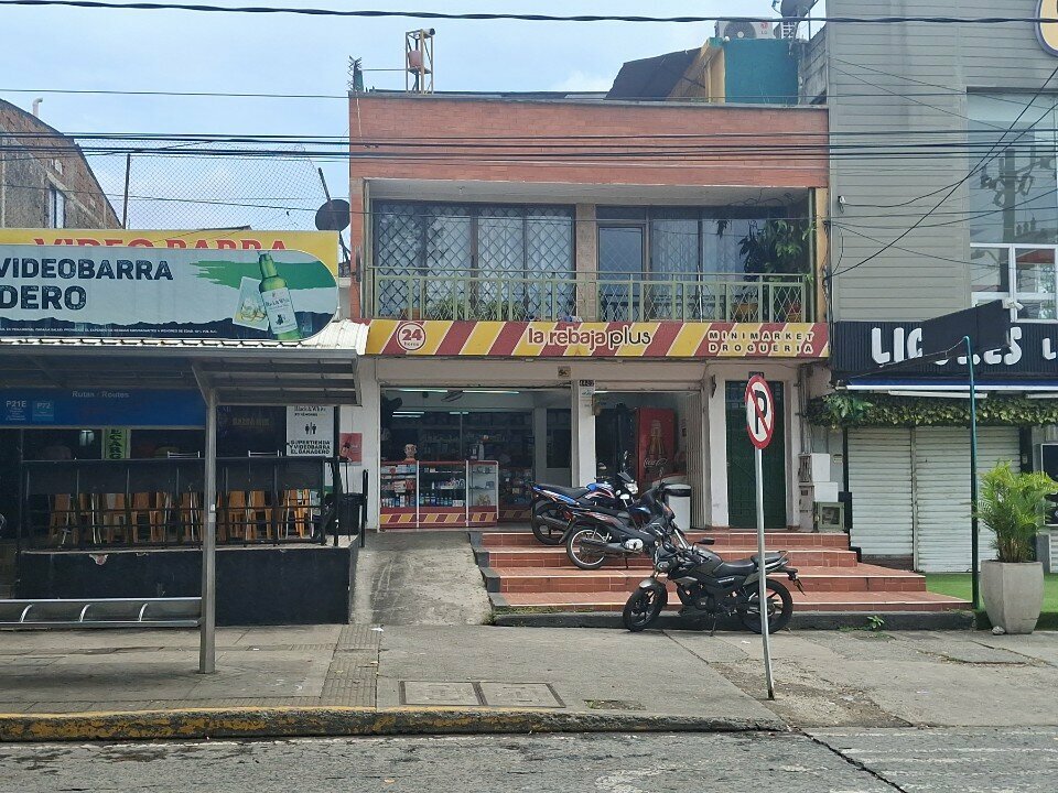 Eczaneler The Discount Plus, Cali, foto