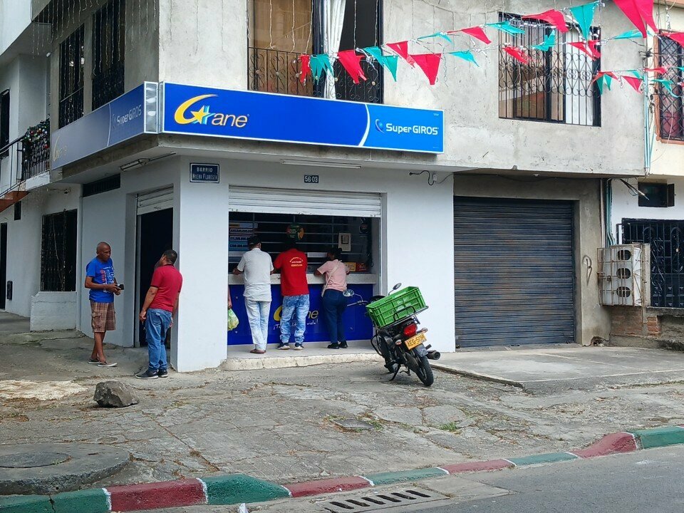 Para transferleri Gane, Cali, foto