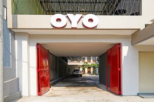Louise Place by Oyo Rooms (Siliwangi-Cibolang), otel