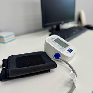 Amber Med (Kaliningradskiy Avenue No:77А), tıp merkezleri ve klinikler  Svetlogorsk'tan