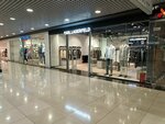 Karl Lagerfeld (Poletaeva Street No:6Д), giyim mağazası  Vladivostok'tan