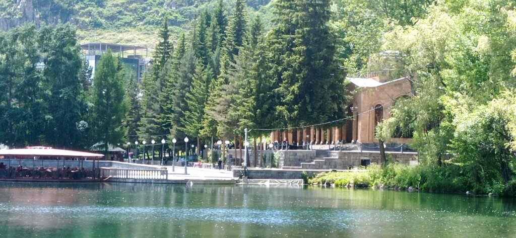 Maden suları, pınarlar ve çeşmeler Drinking gallery, Cermuk, foto