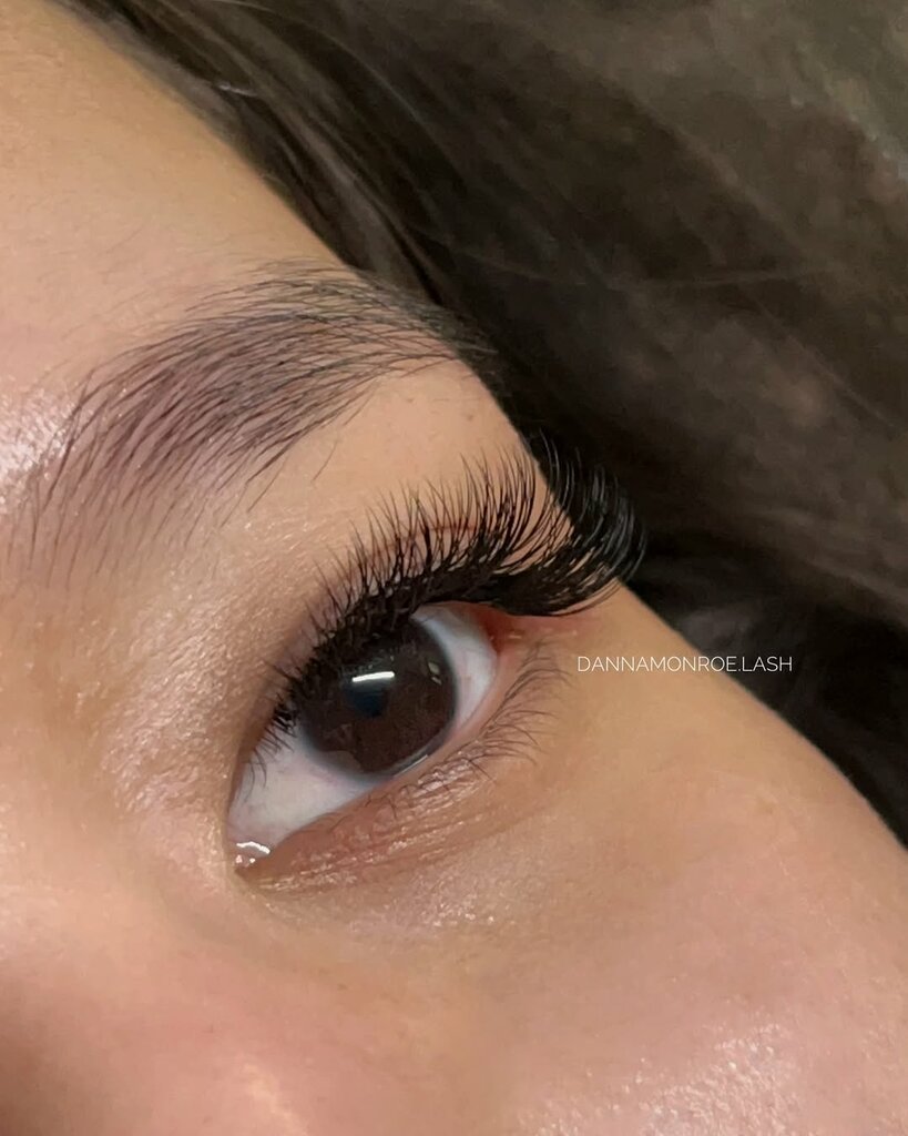 Kaş ve kirpik salonu Danna Monroe Lash, Almatı, foto