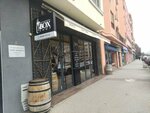 The Box - Wine & Gift Shop (Mihajlo Pupin Boulevard No:13, Novi Sad), hediyelik eşya mağazaları  Novi Sad'dan