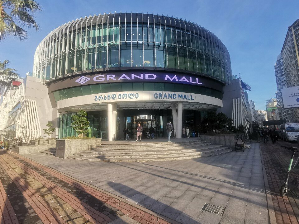Giyim mağazası Stradivarius, Batum, foto
